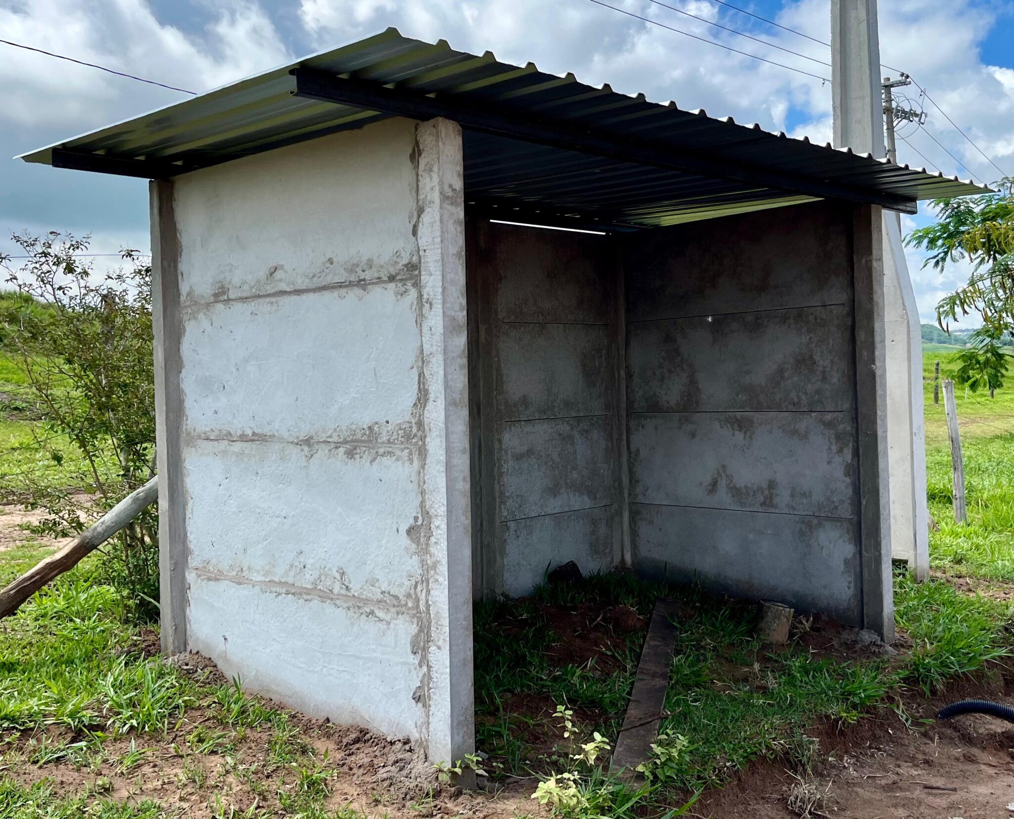 Abrigo Contra Intempéries para Inversor de Usina Fotovoltaica ...